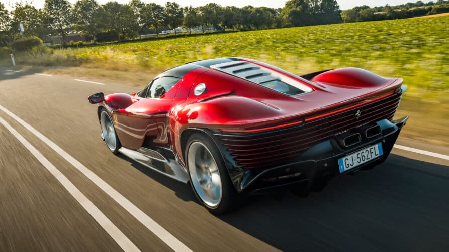 Kultmarke Ferrari macht erstmals mehr als eine Milliarde Euro Gewinn ...